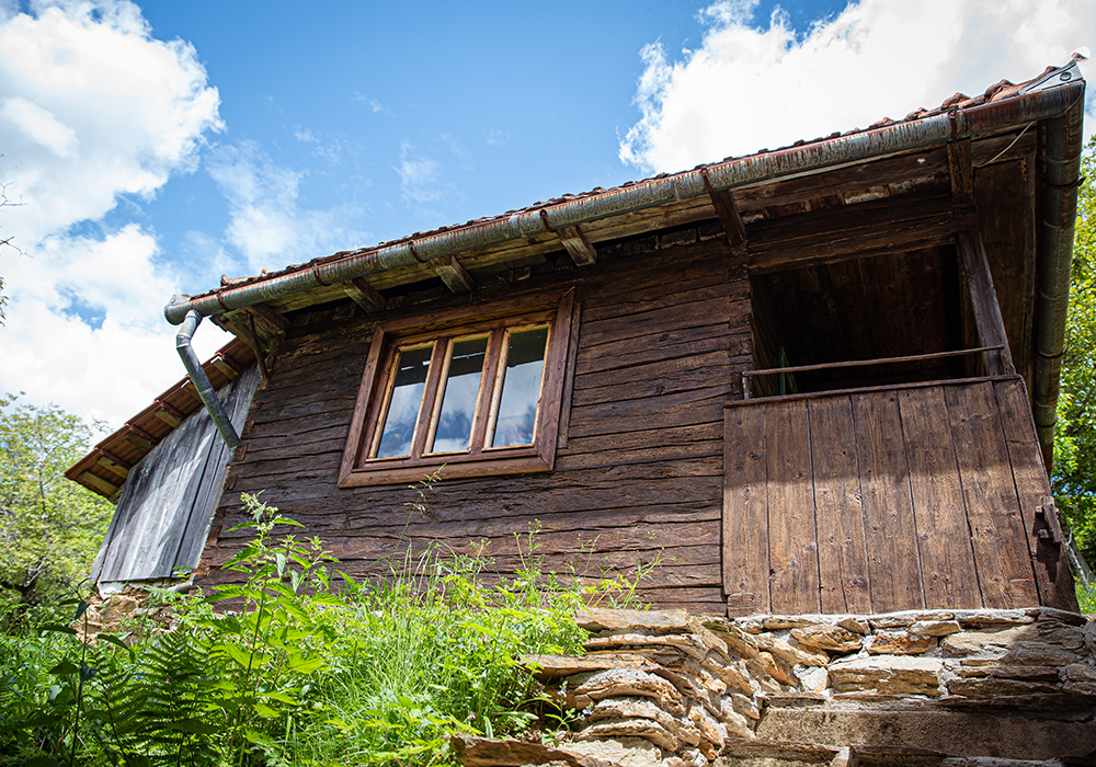 RoVillage: Maisons Traditionnelles à Louer en Roumanie