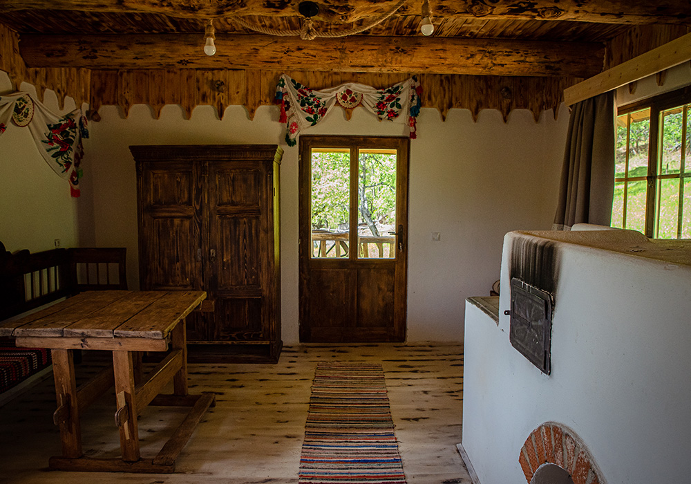 RoVillage: Maisons Traditionnelles à Louer en Roumanie